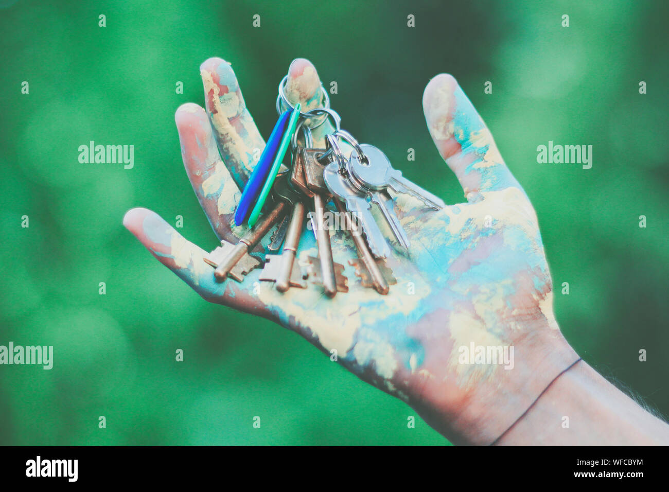 Hand holding large ring keys hi-res stock photography and images - Alamy