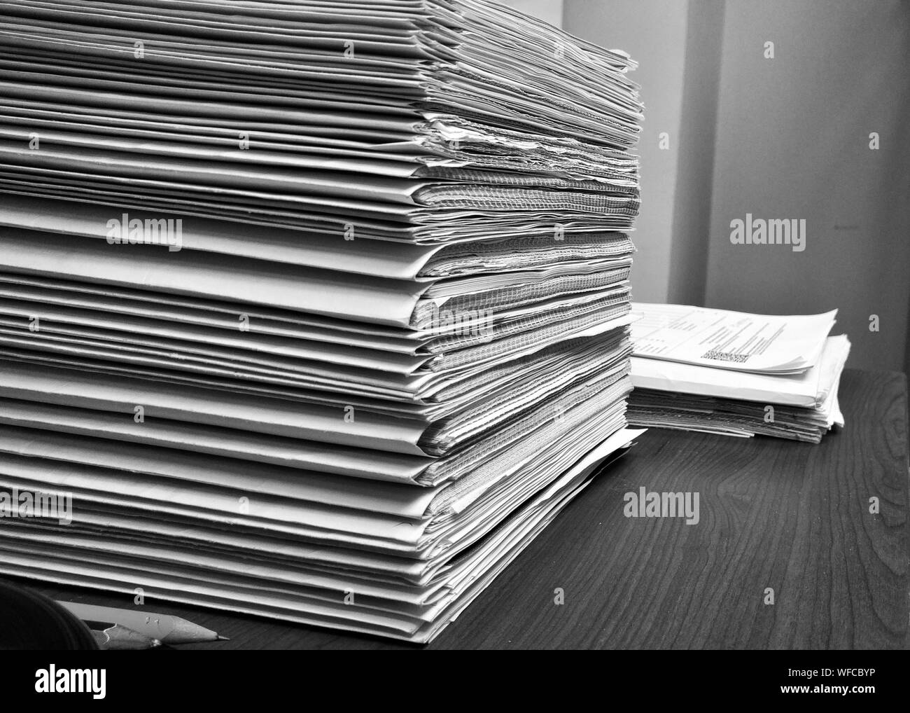 Pile documents table hi-res stock photography and images - Alamy