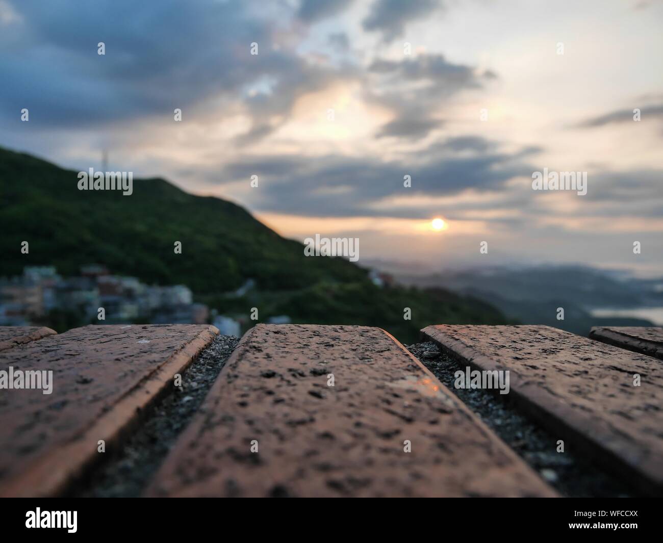 Horizontal paneling hi-res stock photography and images - Alamy