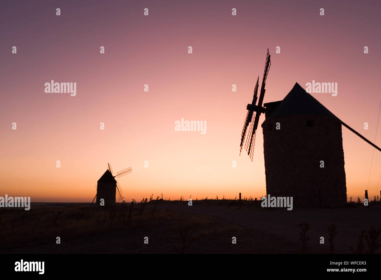 Vintage farm windmills sunset hi-res stock photography and images - Alamy
