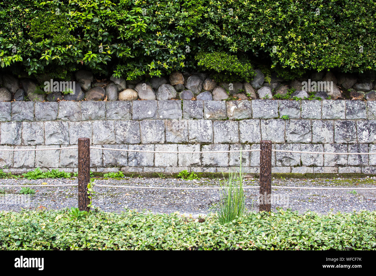 Fence pathway hi-res stock photography and images - Alamy