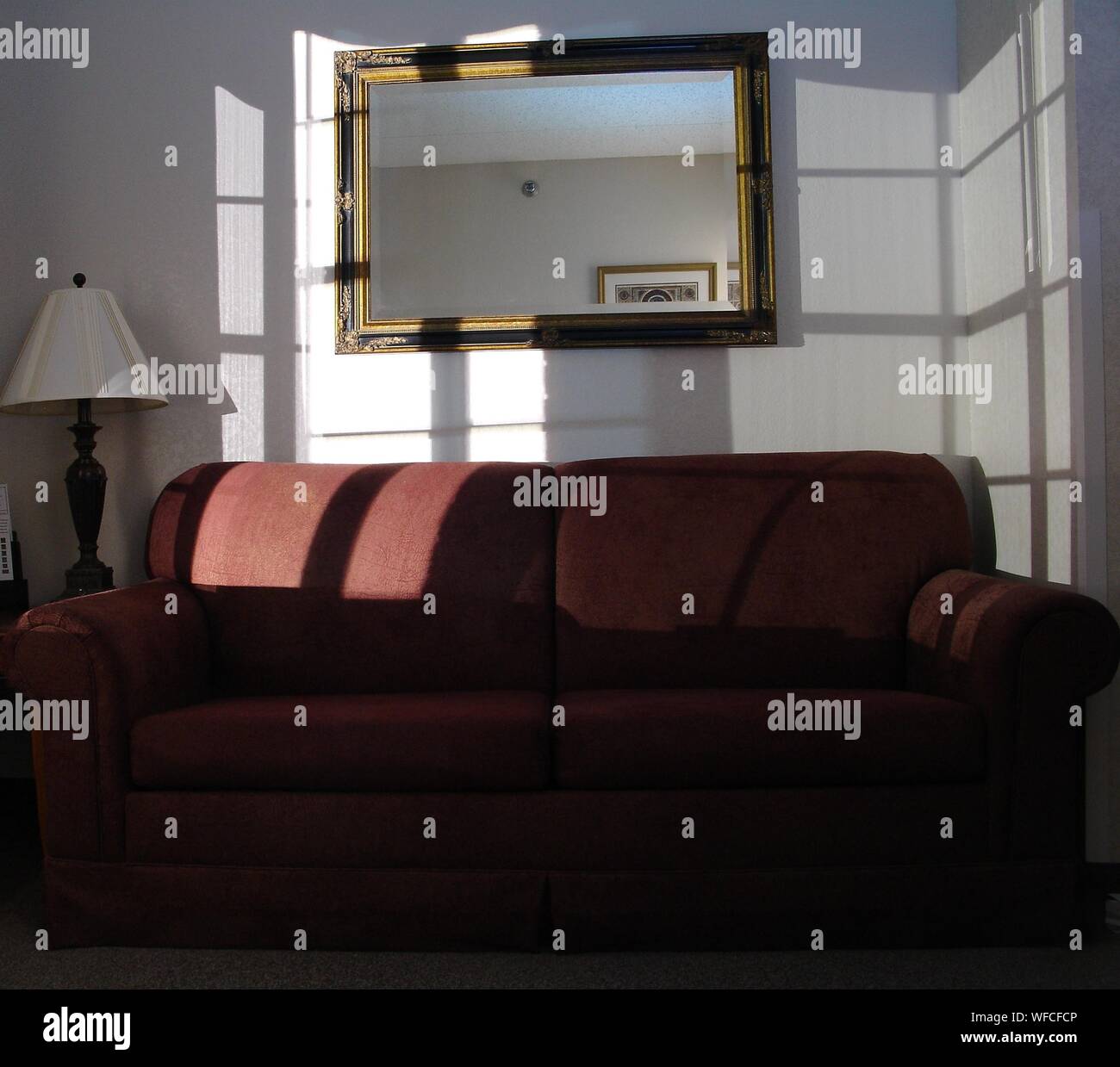 Empty sofa hi-res stock photography and images - Alamy