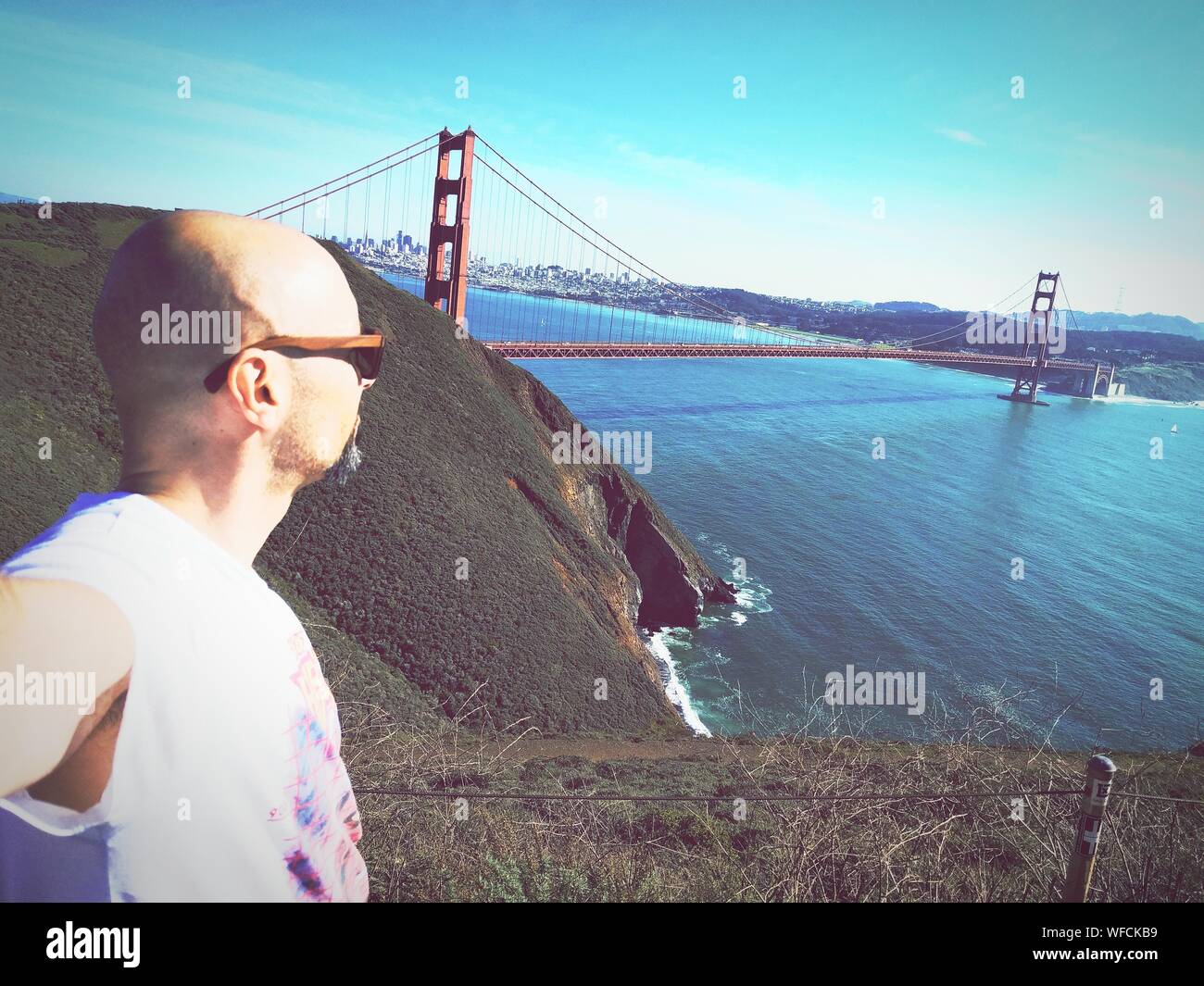 Golden gate bridge side view hi-res stock photography and images - Alamy