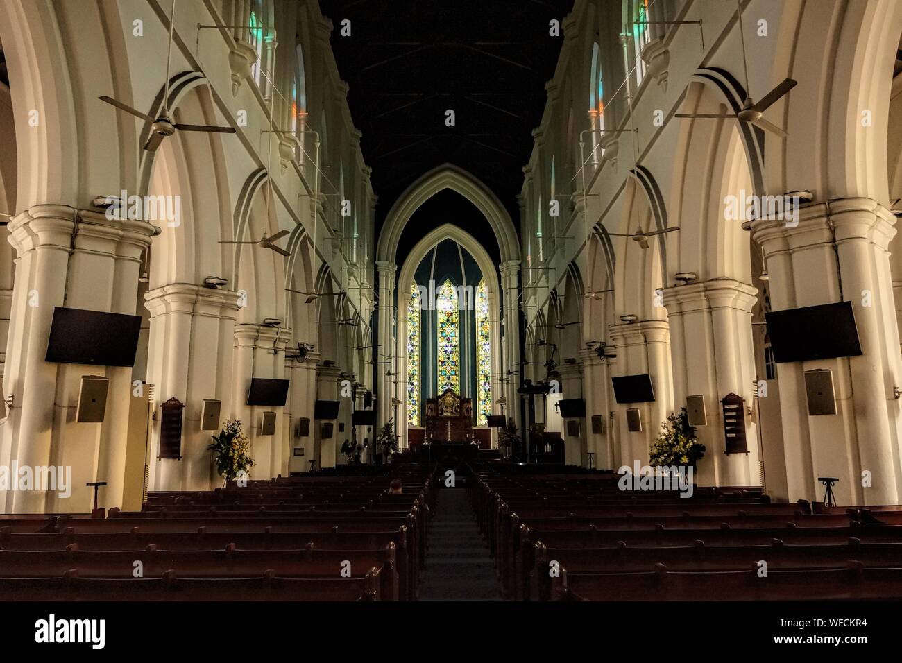 Empty church hi-res stock photography and images - Alamy