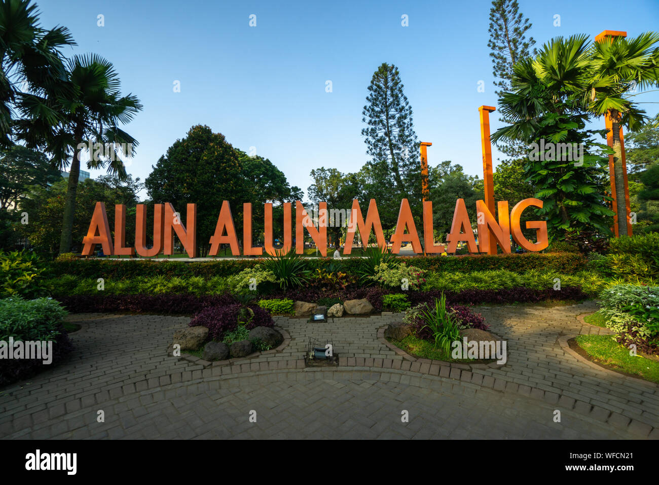 Monumen tugu balai kota alun alun malang located in the hi-res stock ...