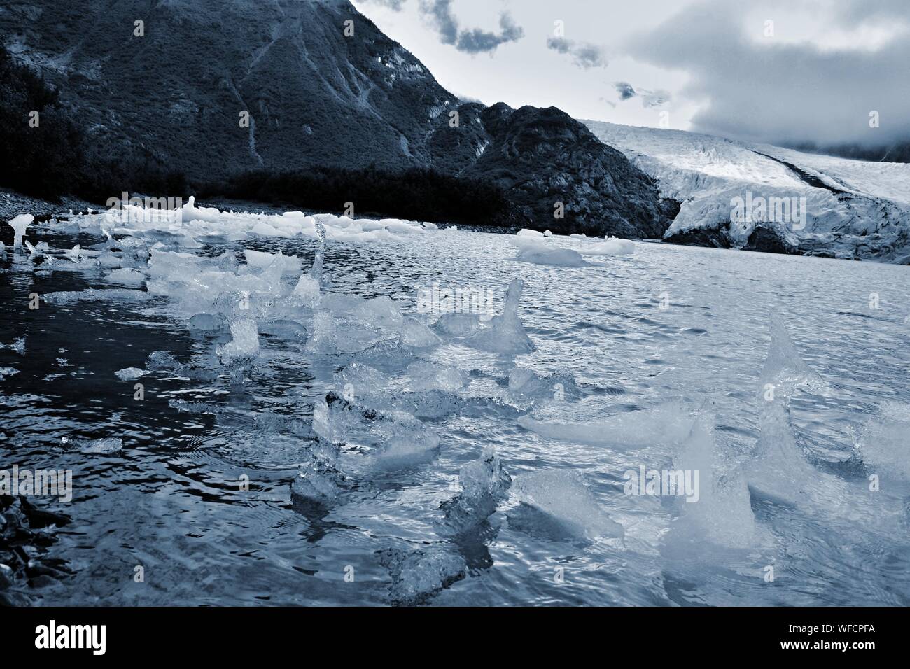 Winter floating hi-res stock photography and images - Alamy