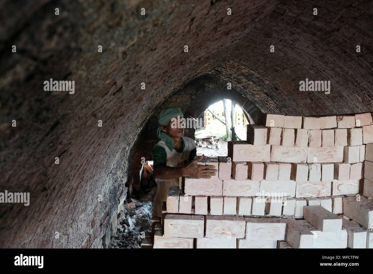 Bricks man hi-res stock photography and images - Alamy