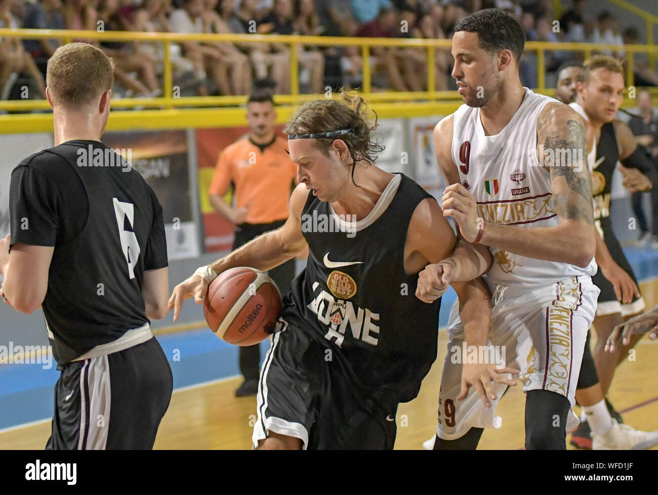 MICHELE ANTONUTTI DIFENDE BALL DA AUSTIN DAYE during Lignano Basket Bh ...