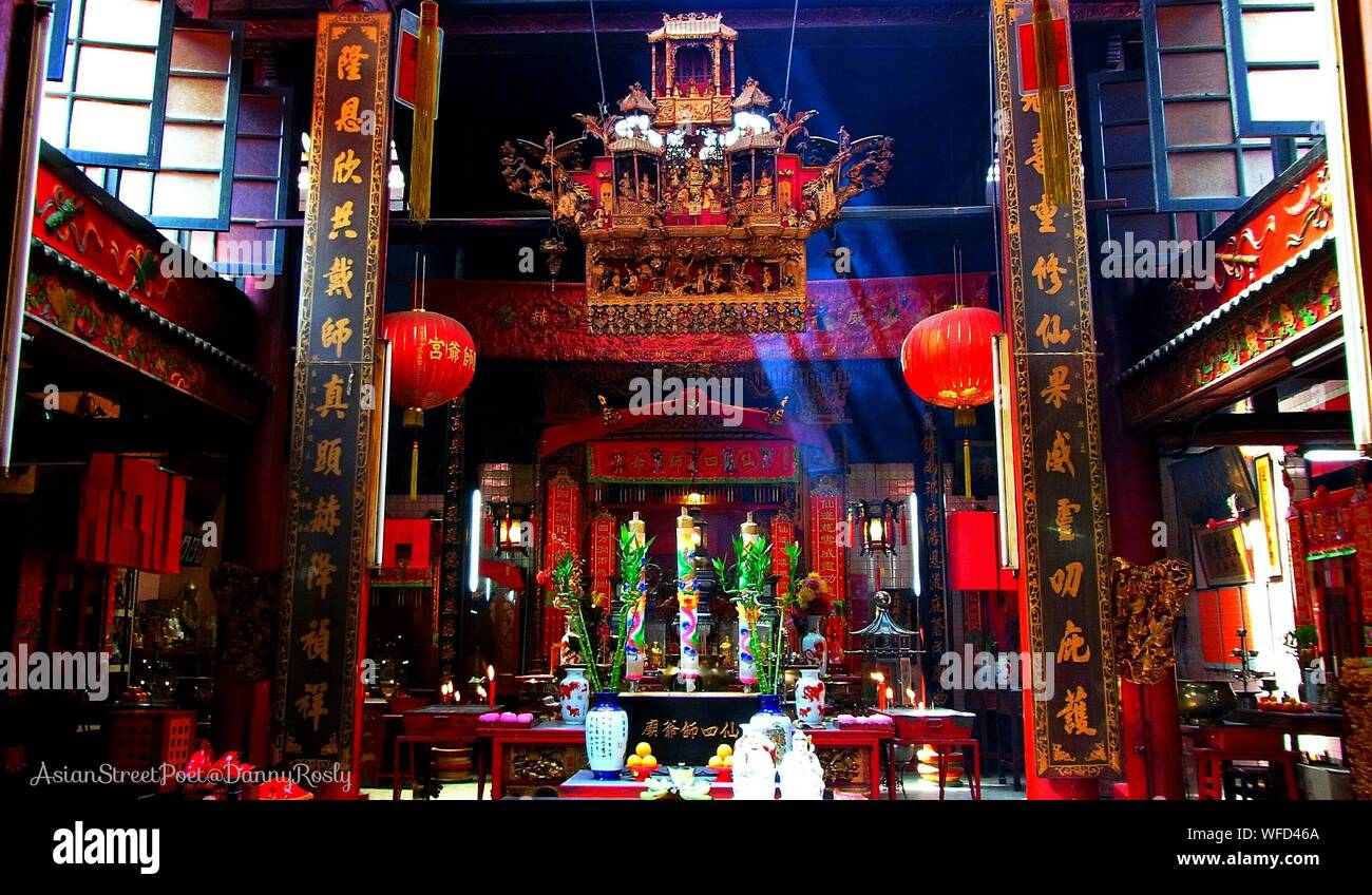 Chinese red interior decoration hi-res stock photography and images - Alamy