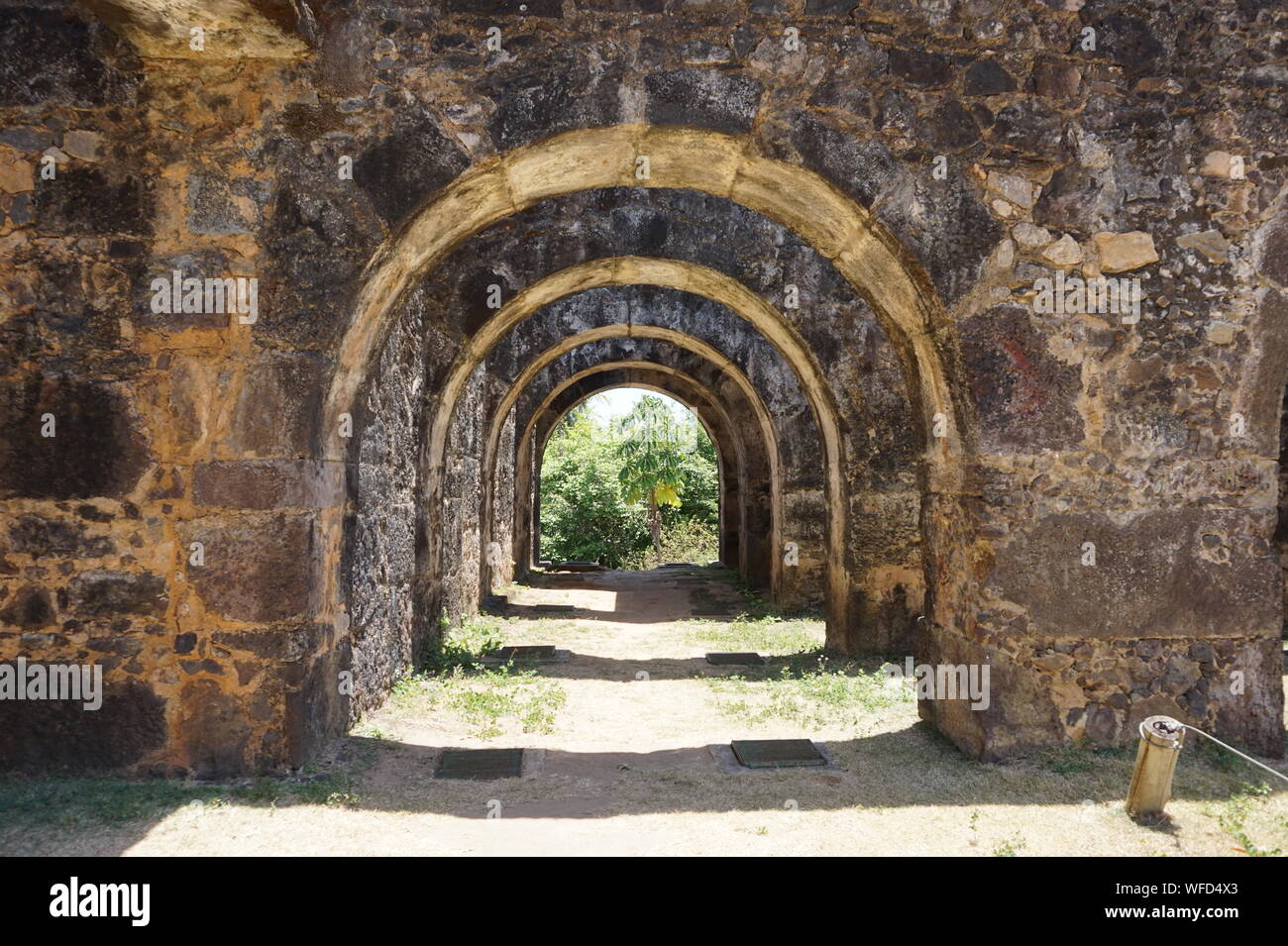Historical history ruined stone building hi-res stock photography and ...