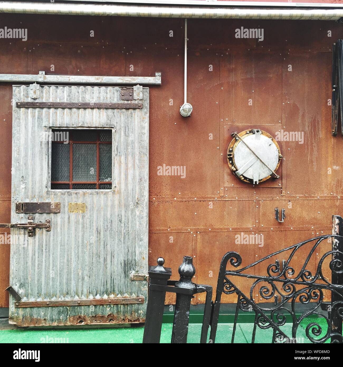 Wall cabin hi-res stock photography and images - Alamy