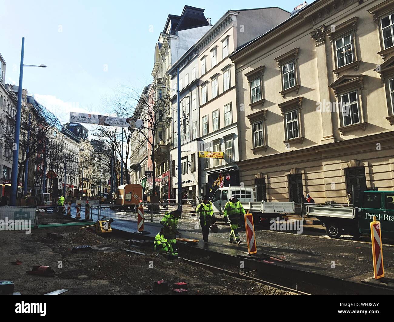 Crew development hi-res stock photography and images - Alamy