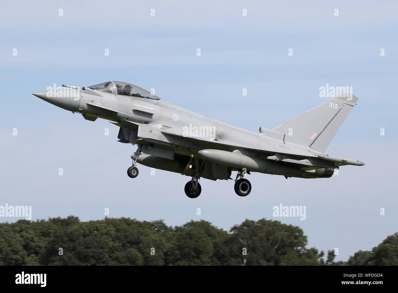 Air refuelling jet fighter hi-res stock photography and images - Alamy