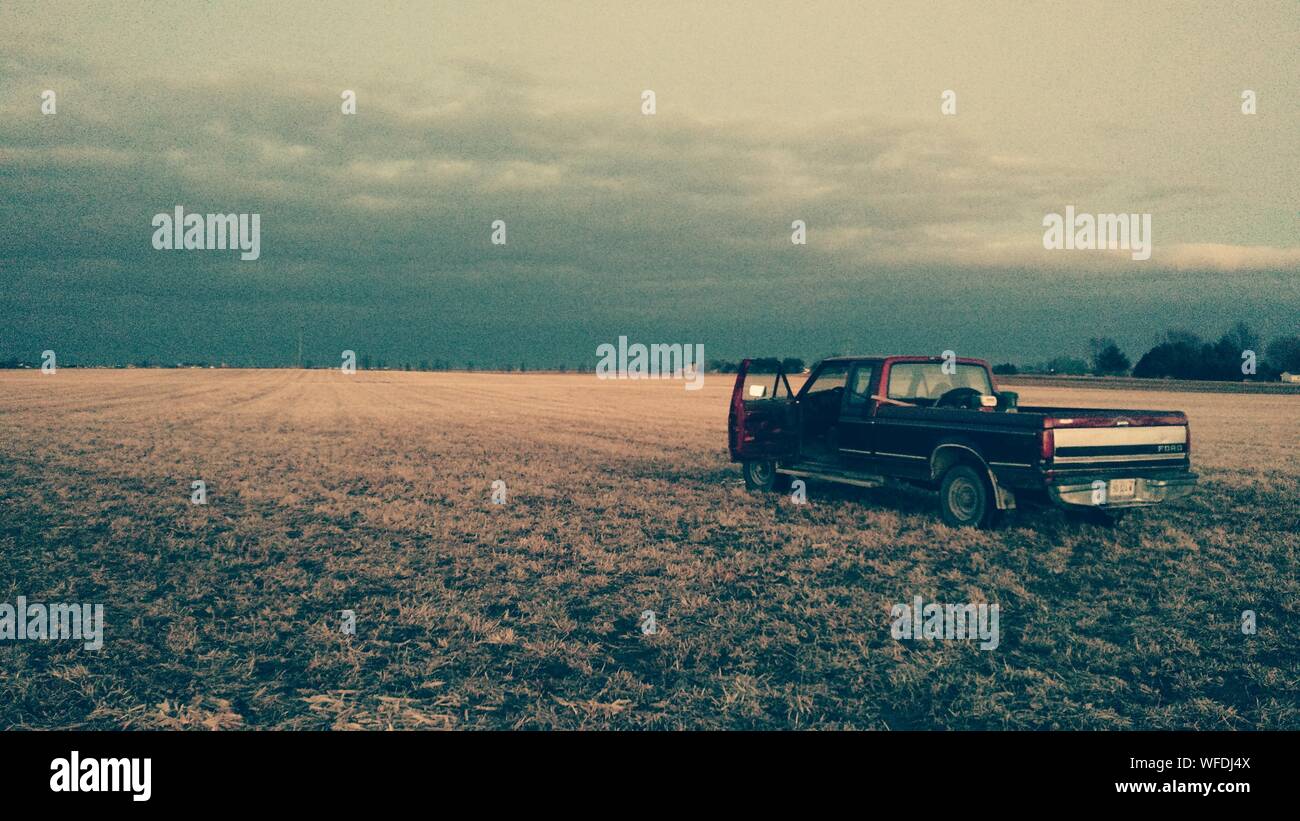 Pick up farm hi-res stock photography and images - Alamy