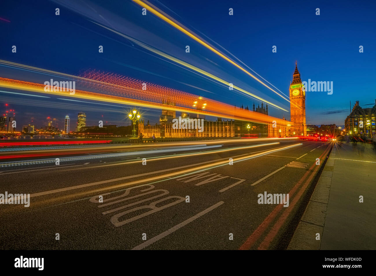 Night london traffic light hi-res stock photography and images - Alamy