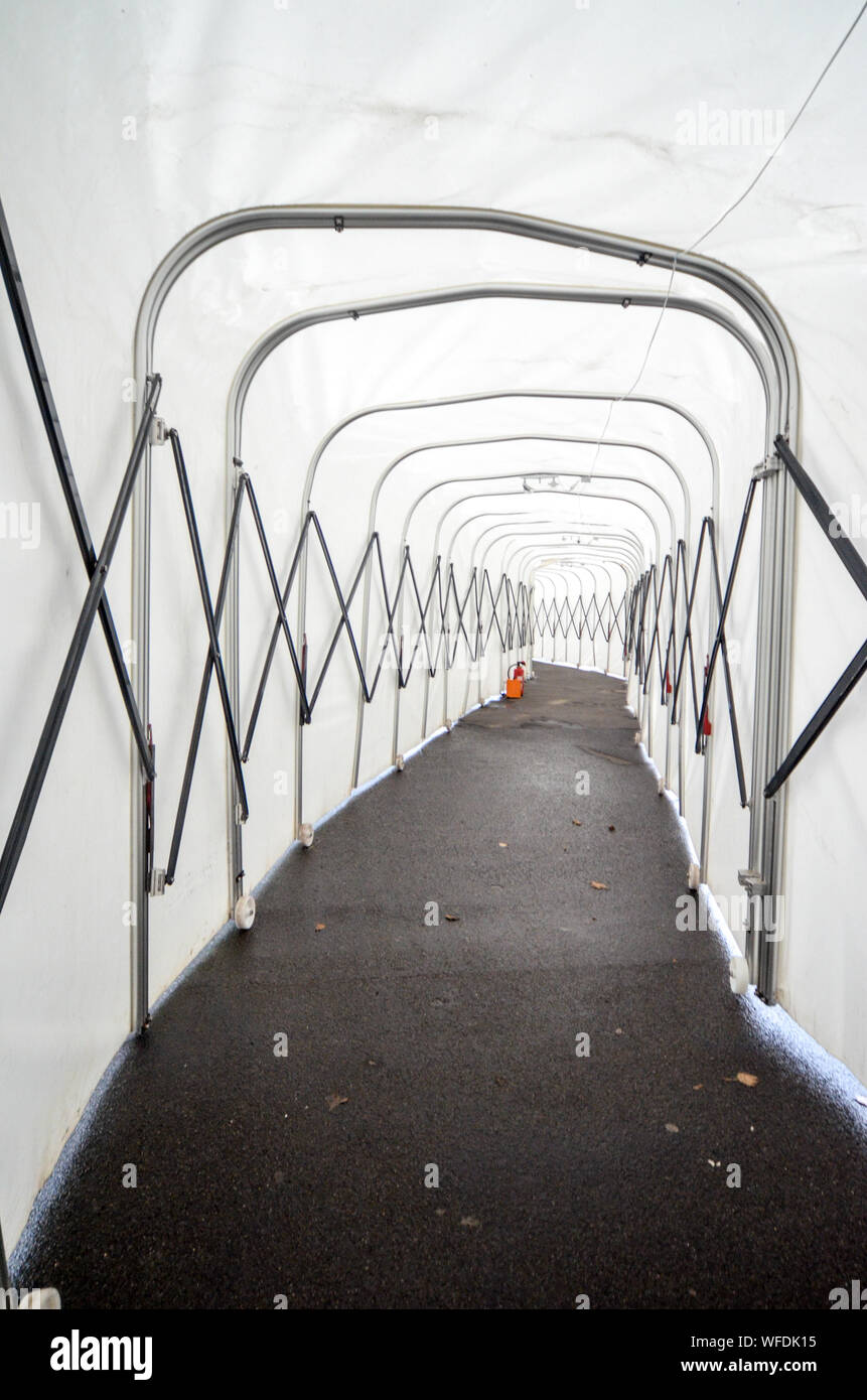 Empty modern bridge hi-res stock photography and images - Alamy