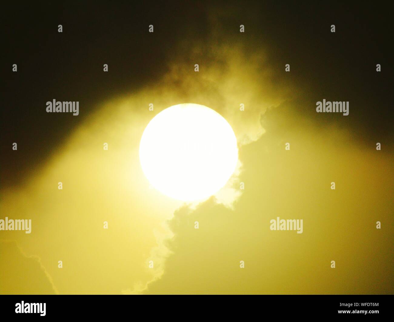 Yellow sun in the sky hi-res stock photography and images - Alamy