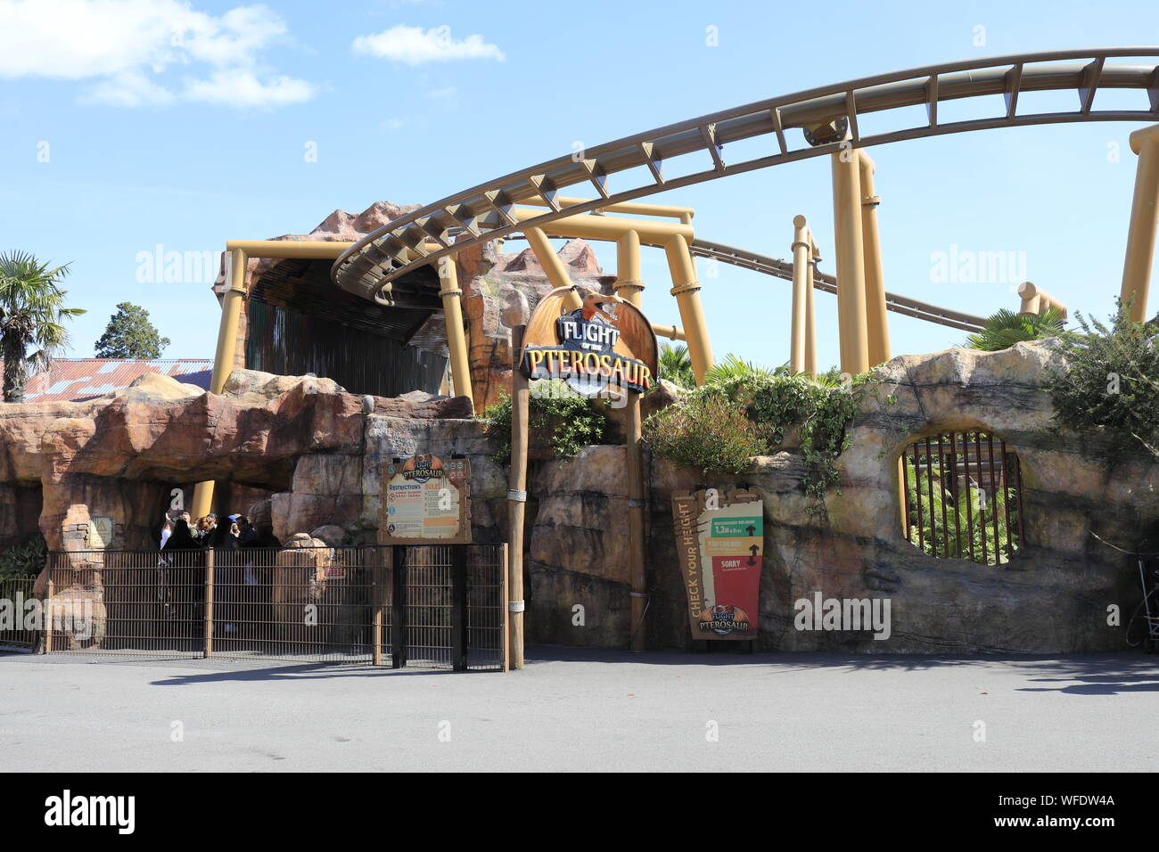 Paultons park theme park hi-res stock photography and images - Alamy