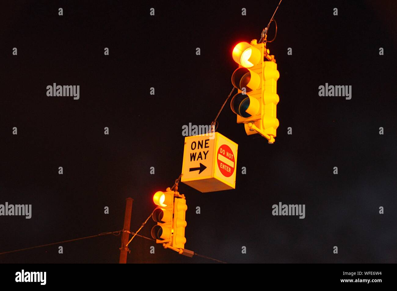 Stoplights hi-res stock photography and images - Alamy