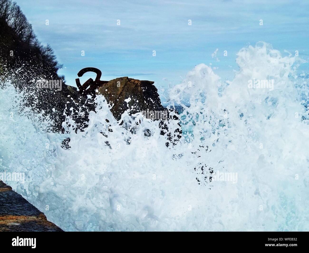 Skeleton sculpture hi-res stock photography and images - Alamy