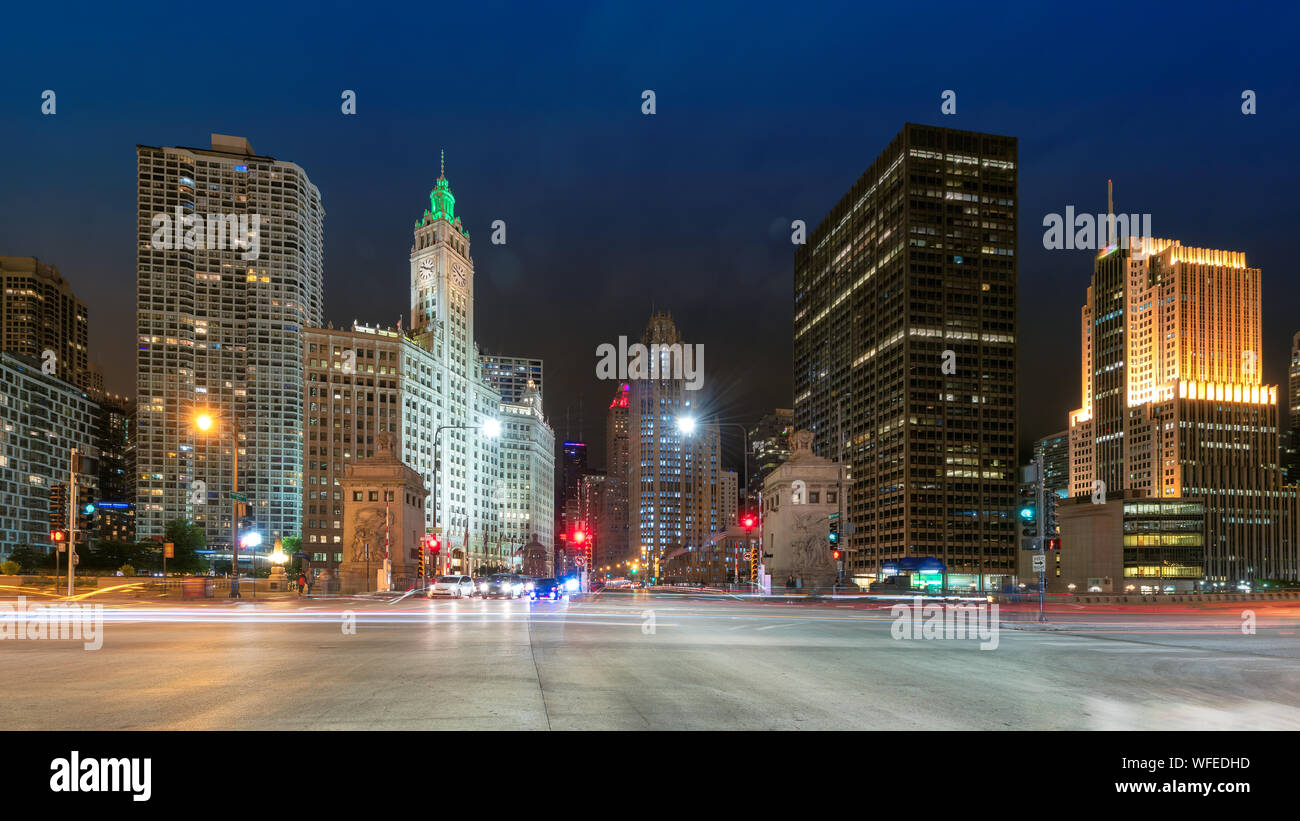 Chicago cityscape night hi-res stock photography and images - Alamy