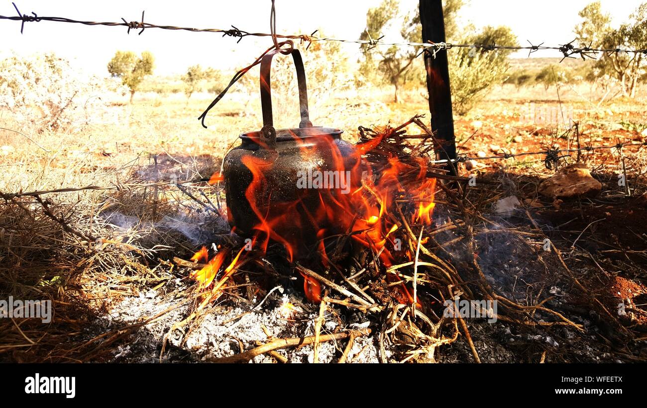 Barbed fire hi-res stock photography and images - Alamy