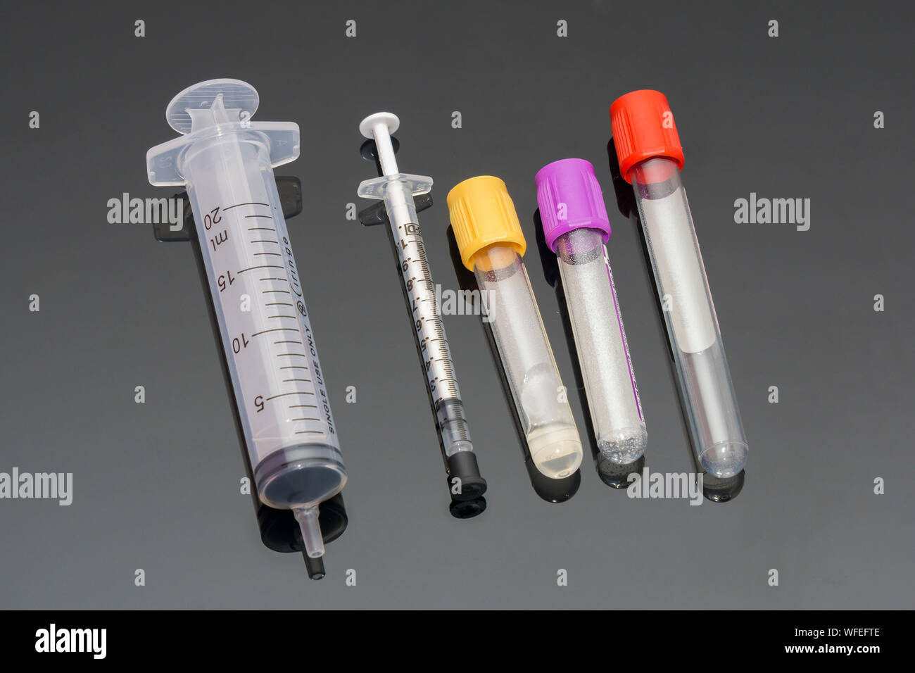 Test tubes and syringes hi-res stock photography and images - Alamy