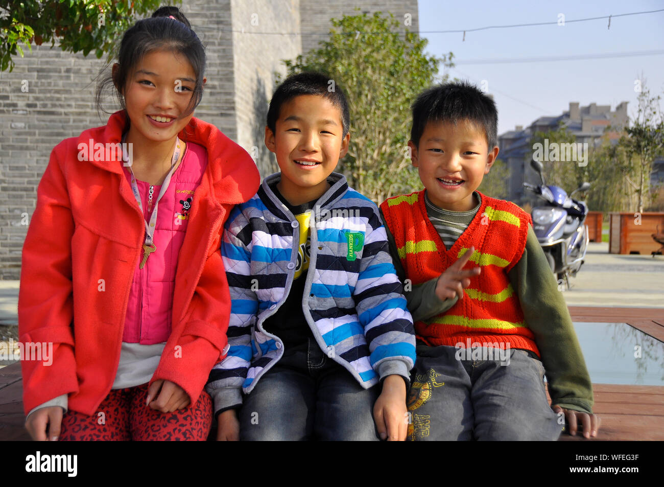China poor village hi-res stock photography and images - Alamy