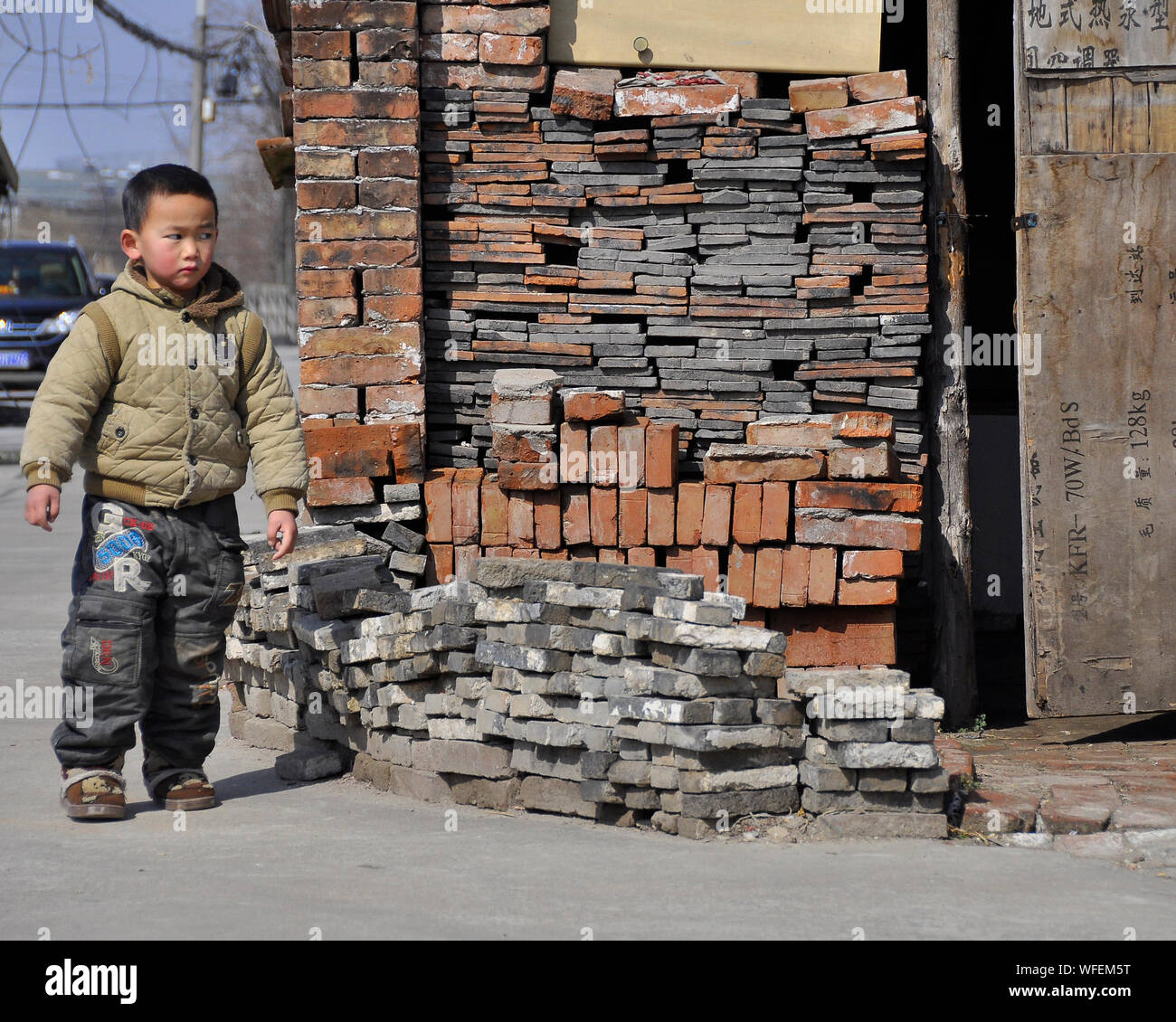 Poor china child hi-res stock photography and images - Alamy