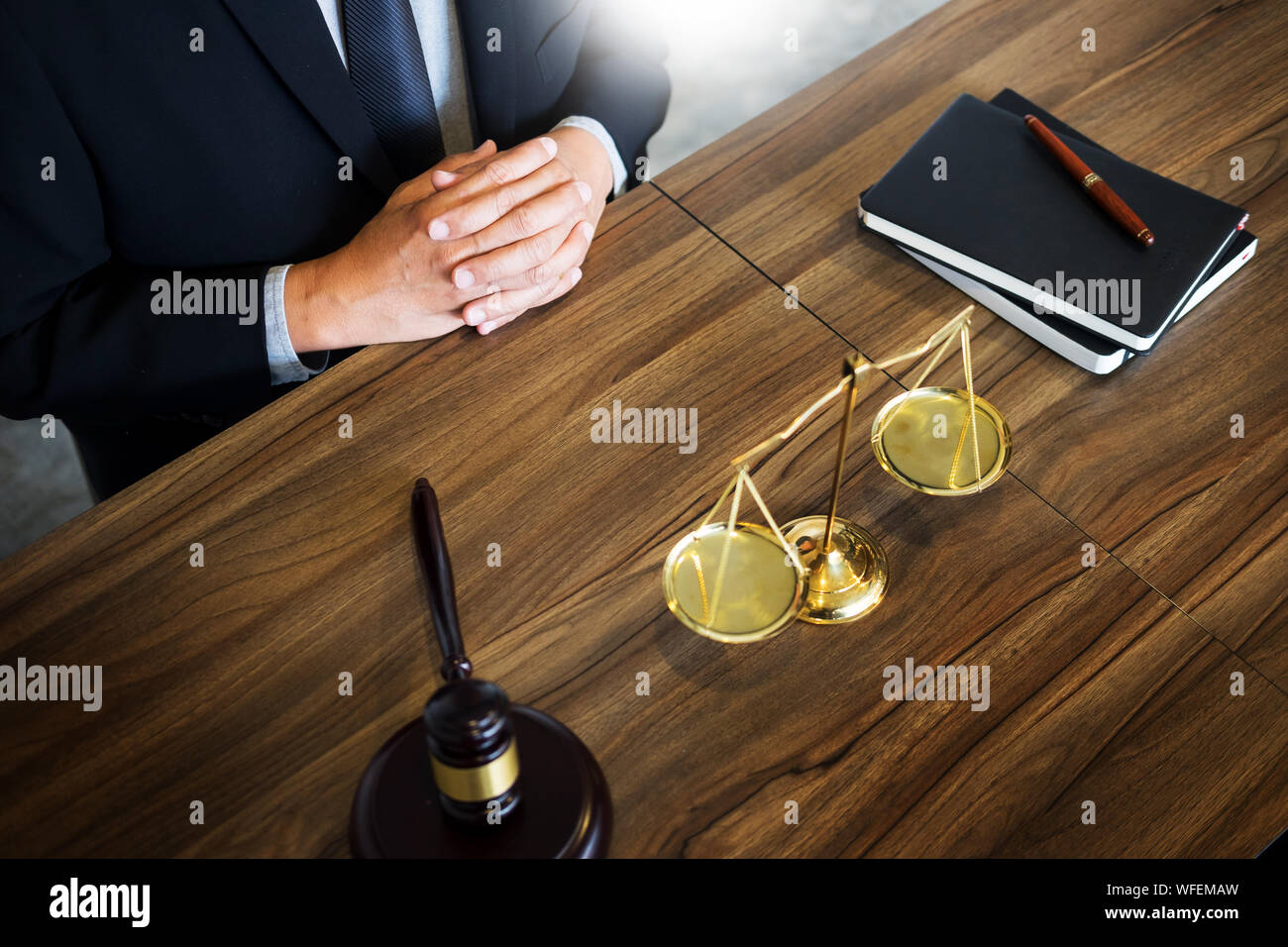 Courtroom judge hi-res stock photography and images - Alamy