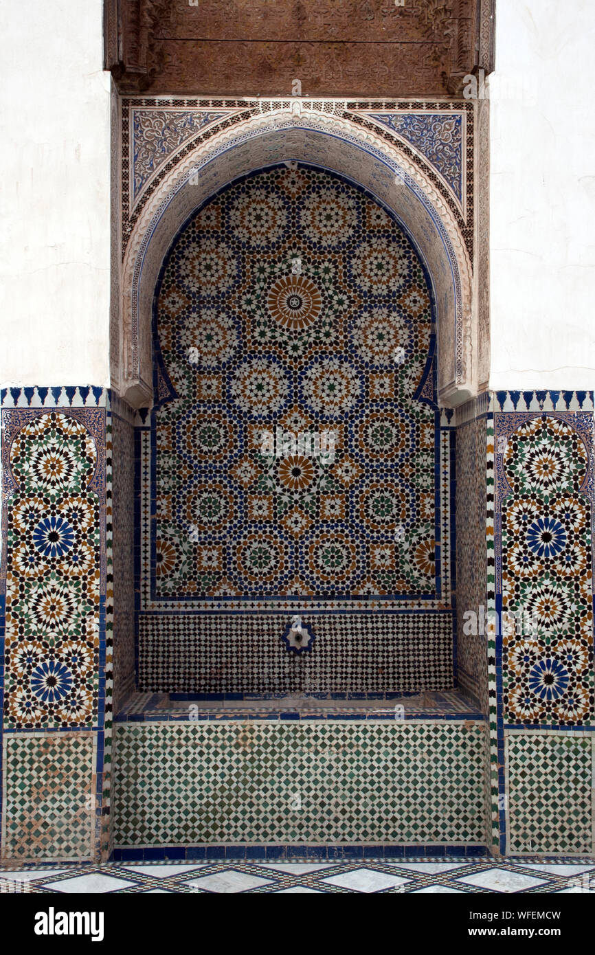 Zillij moroccan fountain hi-res stock photography and images - Alamy