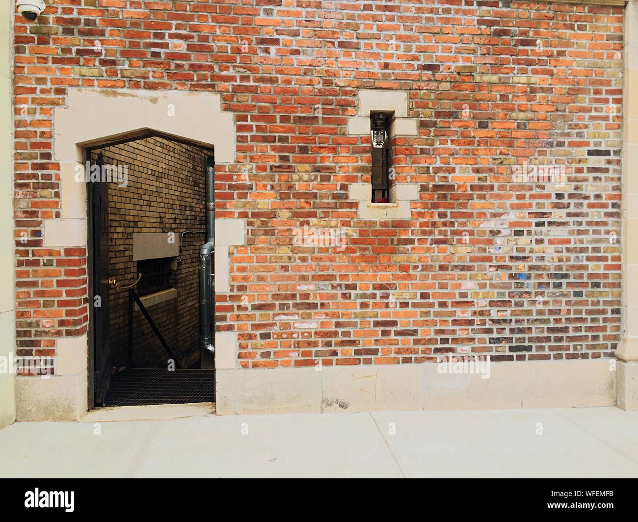 Open brick hi-res stock photography and images - Alamy