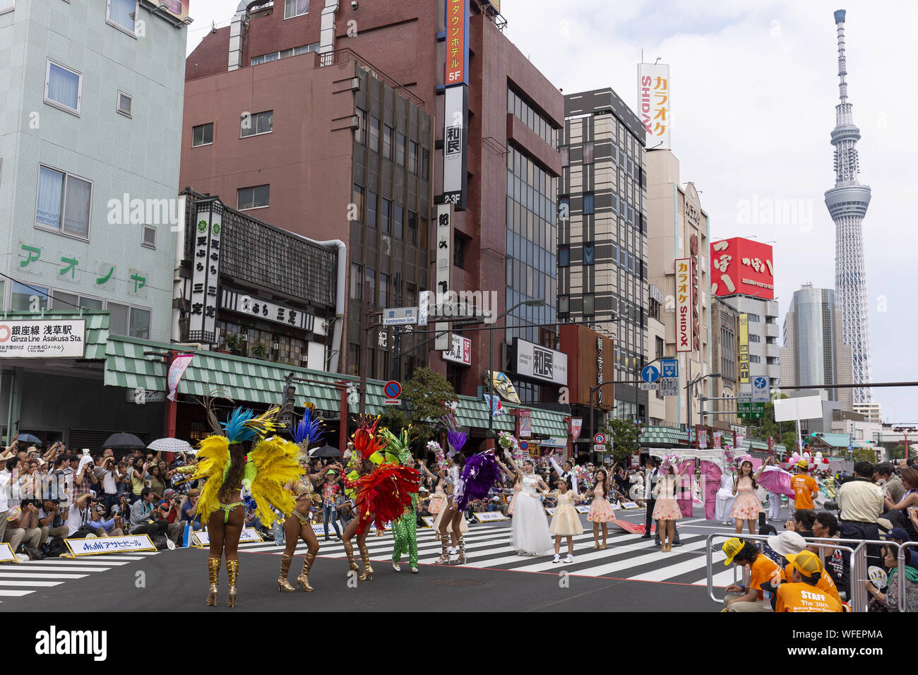 Tokyo, Japan. 31st Aug, 2019. Samba dancers perform through the streets ...