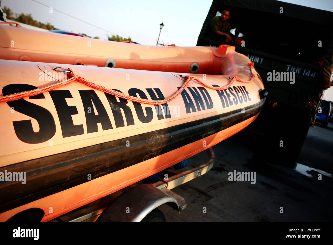 Rescue raft hi-res stock photography and images - Alamy