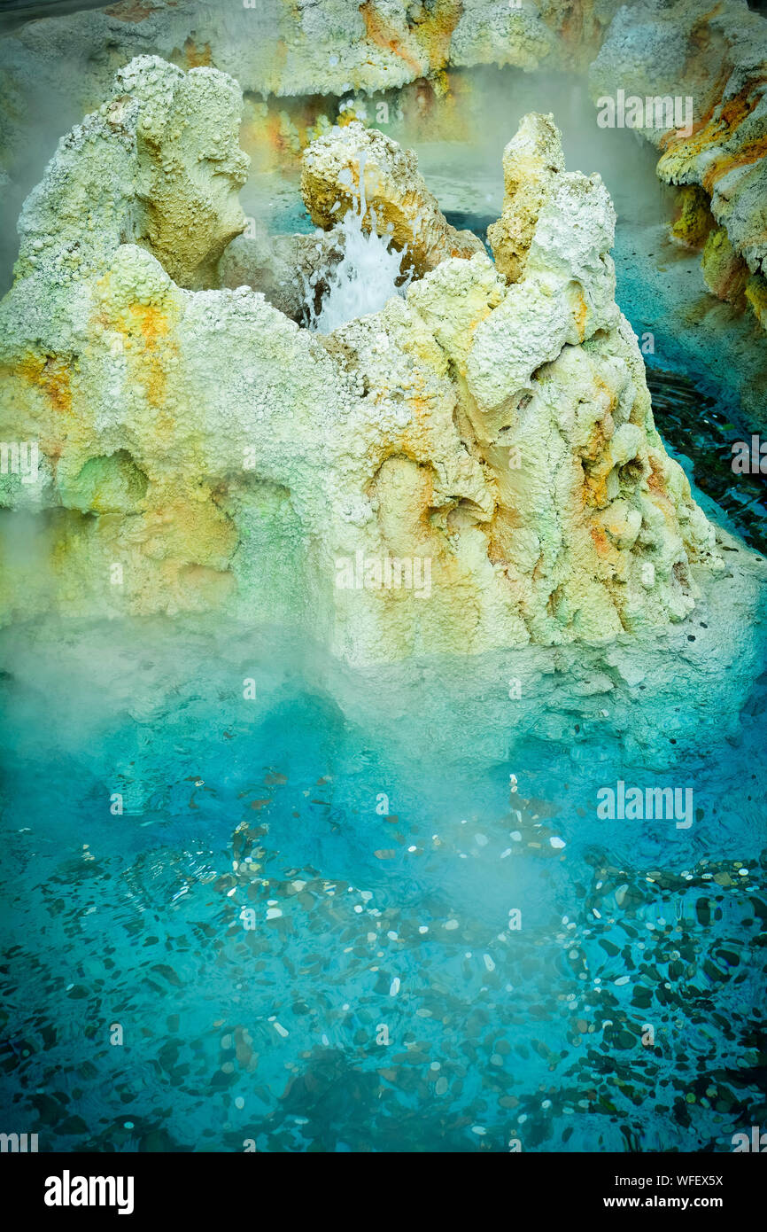 Pebbles splashing in water hi-res stock photography and images - Alamy
