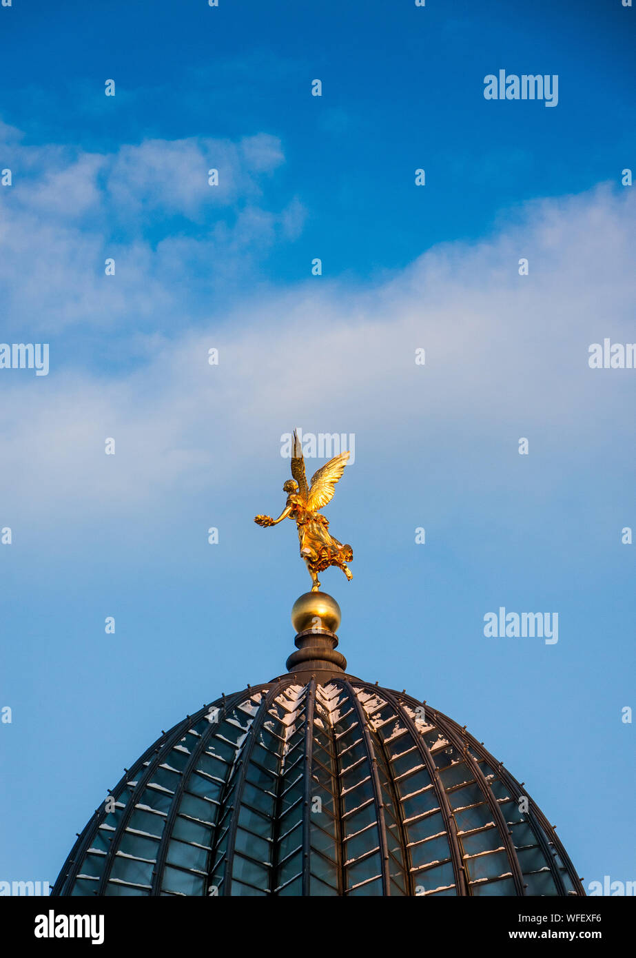 Statue angel cloud hi-res stock photography and images - Alamy