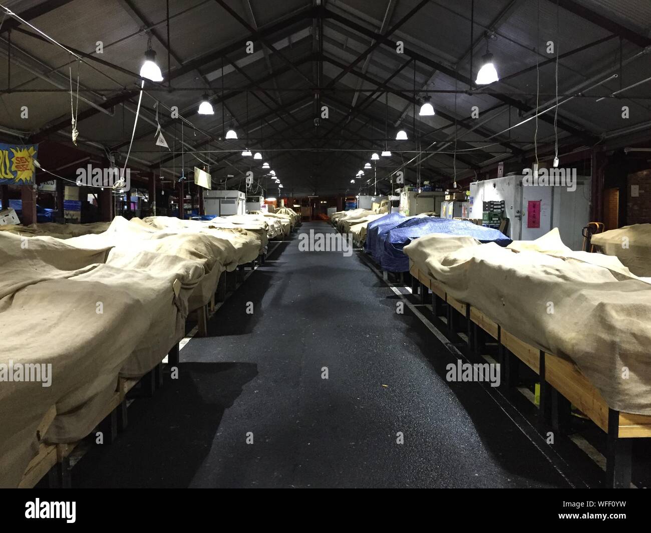 Covered stalls hi-res stock photography and images - Alamy