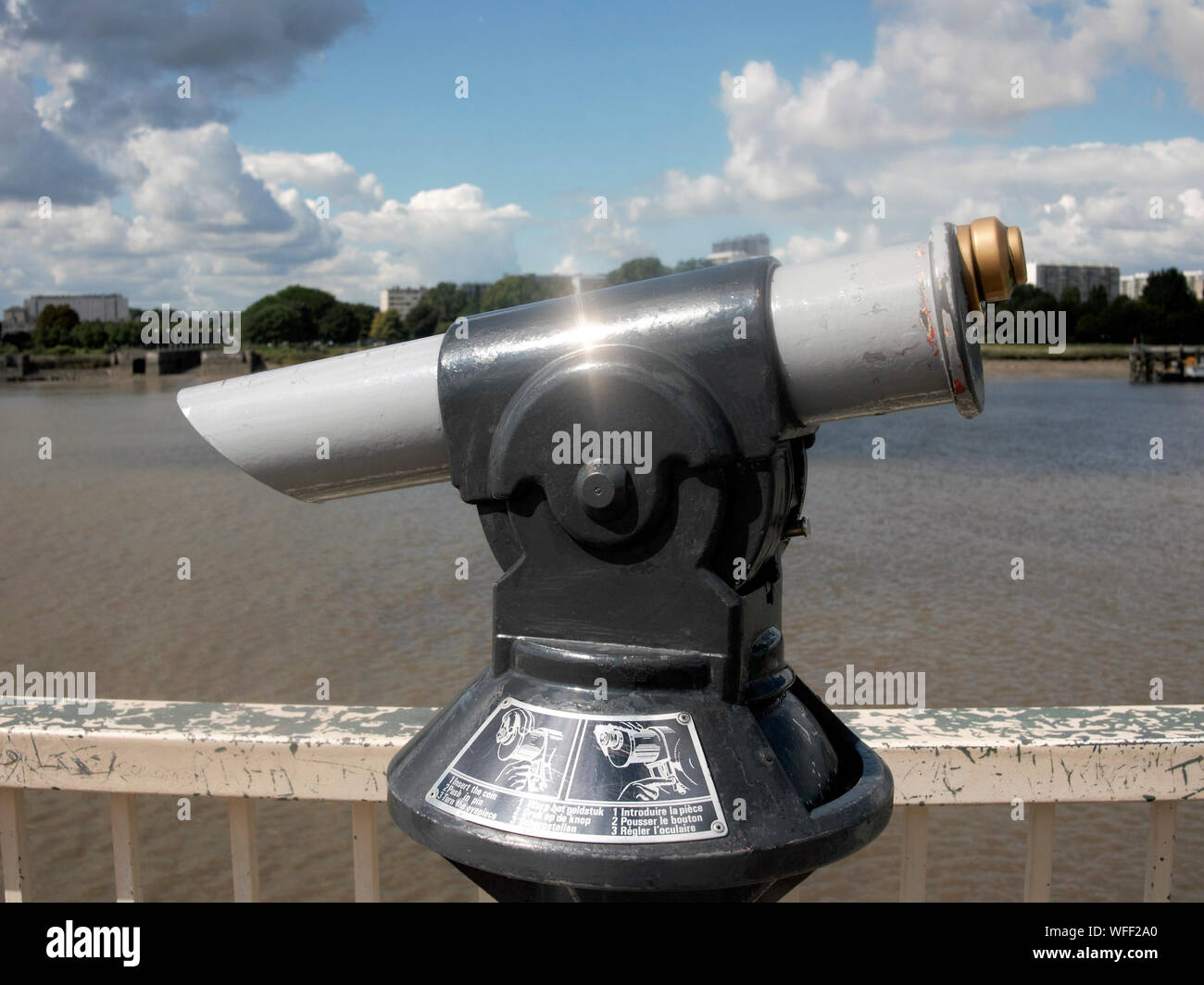Coin operated sign hi-res stock photography and images - Alamy