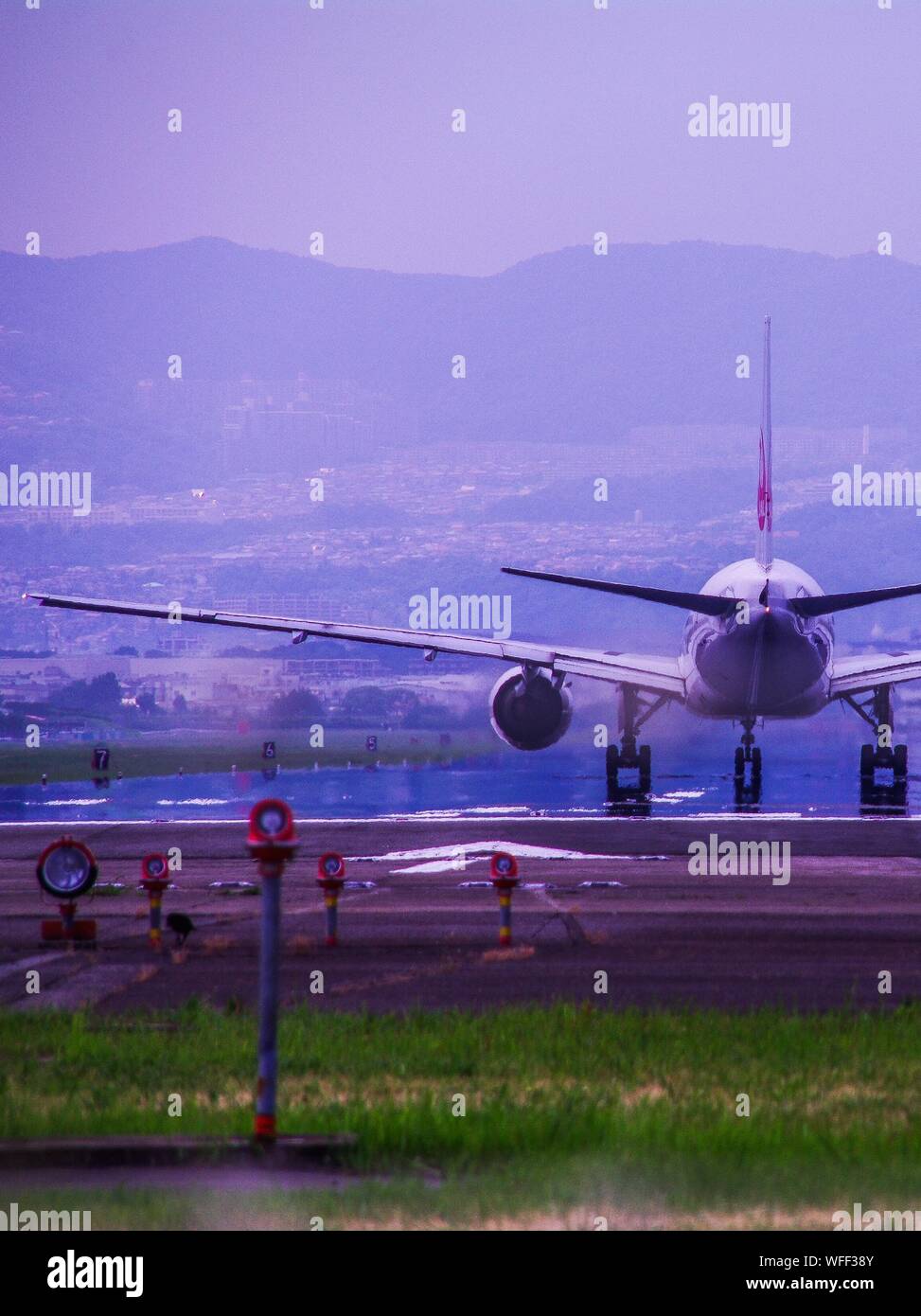 Mountain airport runway hi-res stock photography and images - Alamy