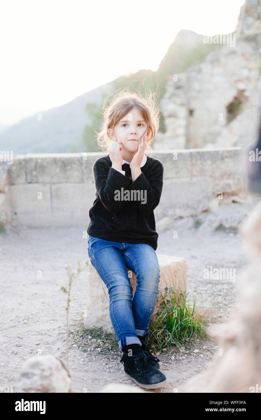 Sitting block hi-res stock photography and images - Alamy