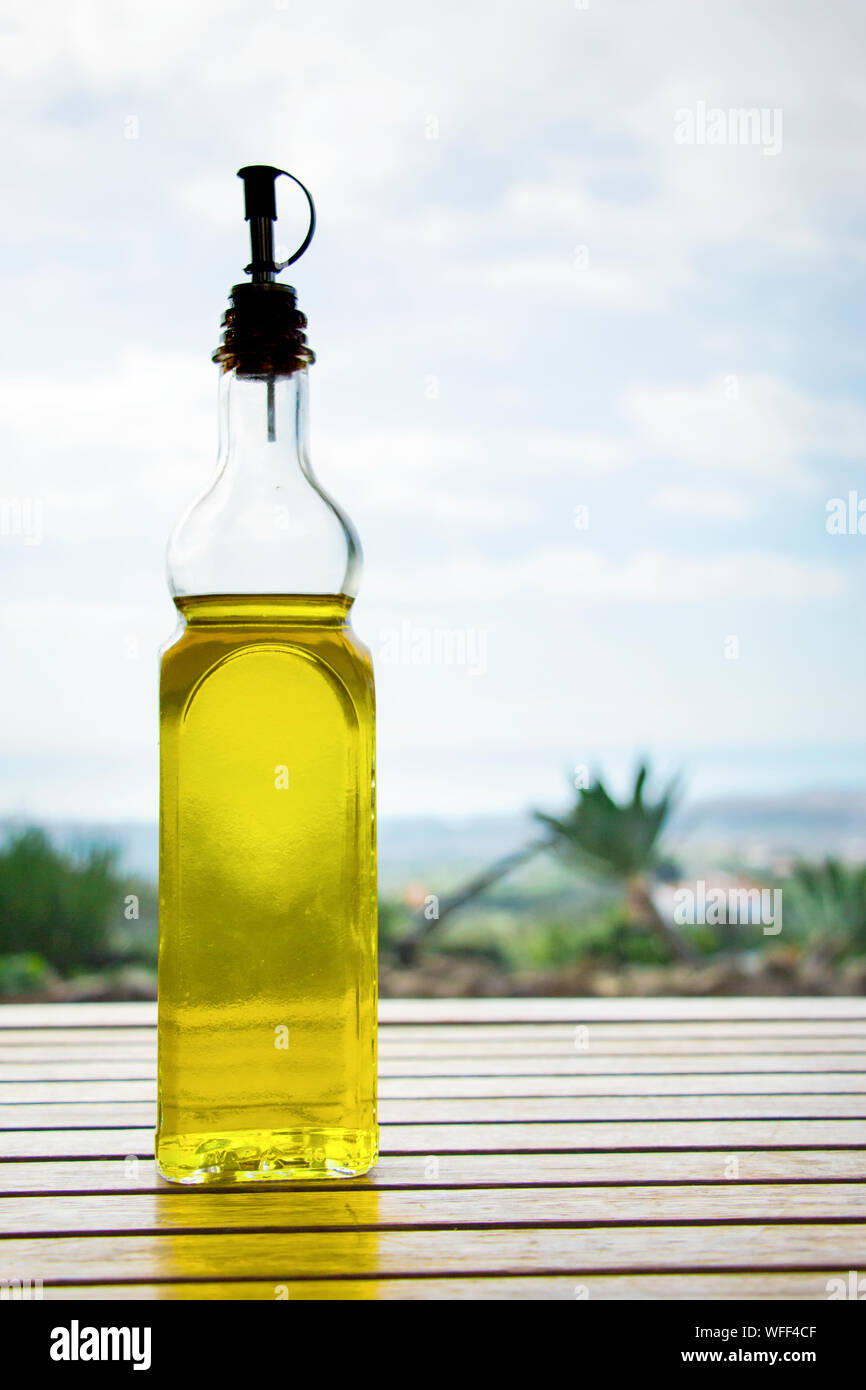 Olive oil table hi-res stock photography and images - Alamy