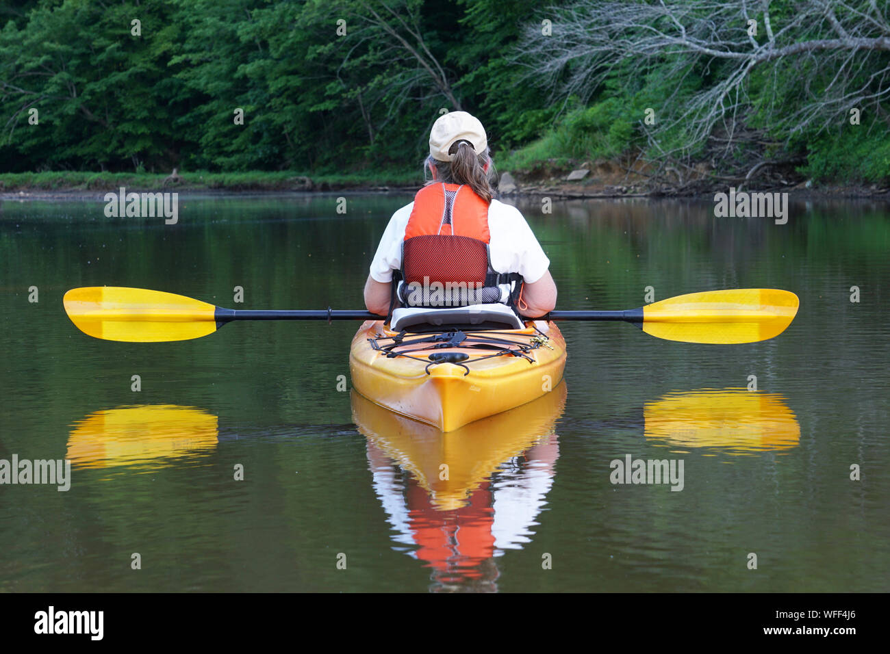 Active senior kayaking hi-res stock photography and images - Alamy