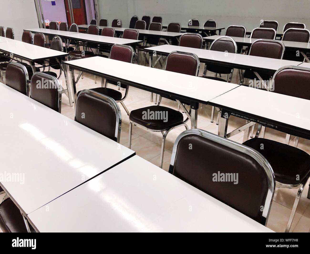 Empty lecture hall hi-res stock photography and images - Alamy