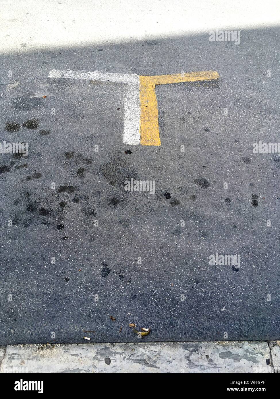 Marking road hi-res stock photography and images - Alamy