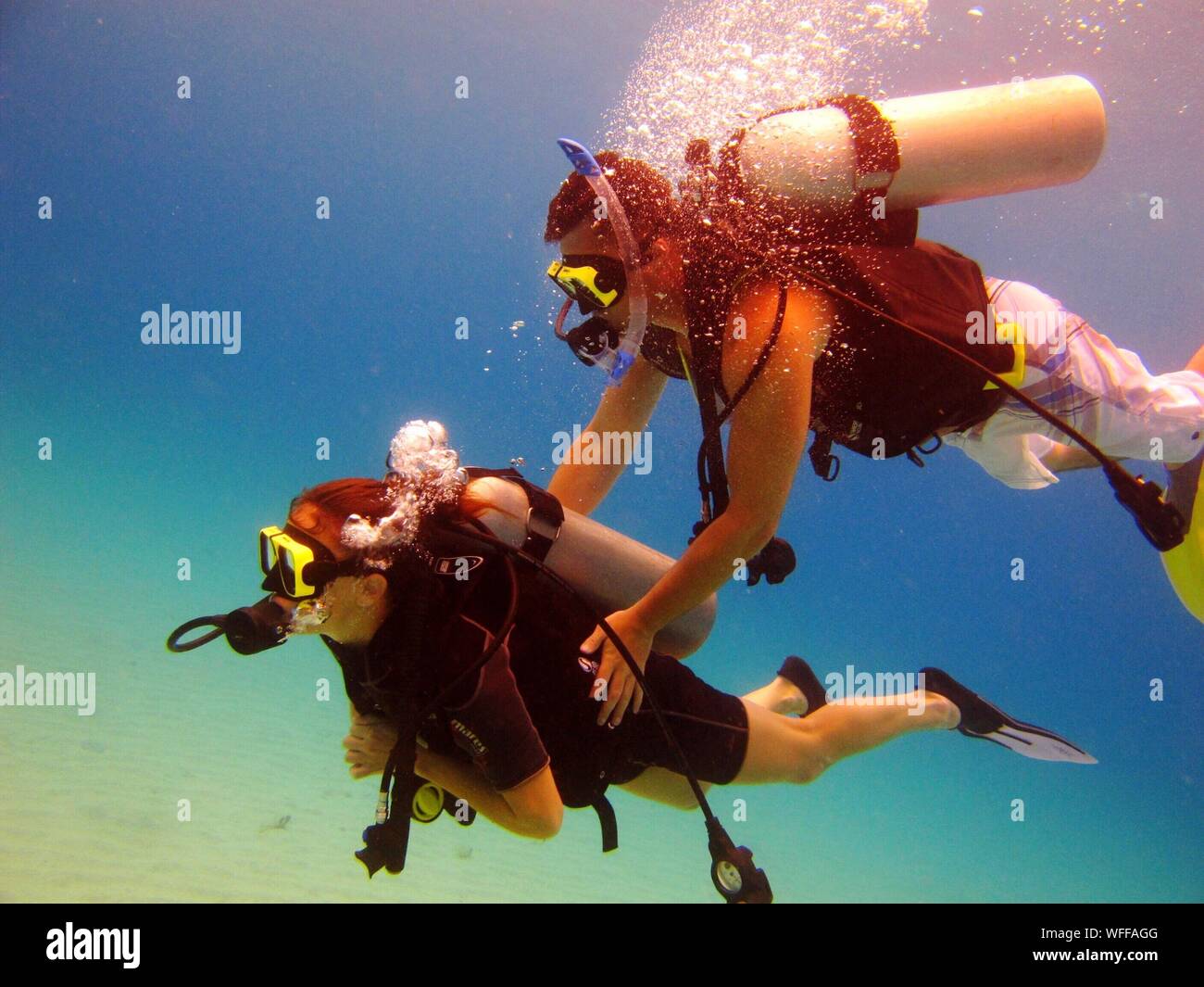 Divers view hi-res stock photography and images - Alamy