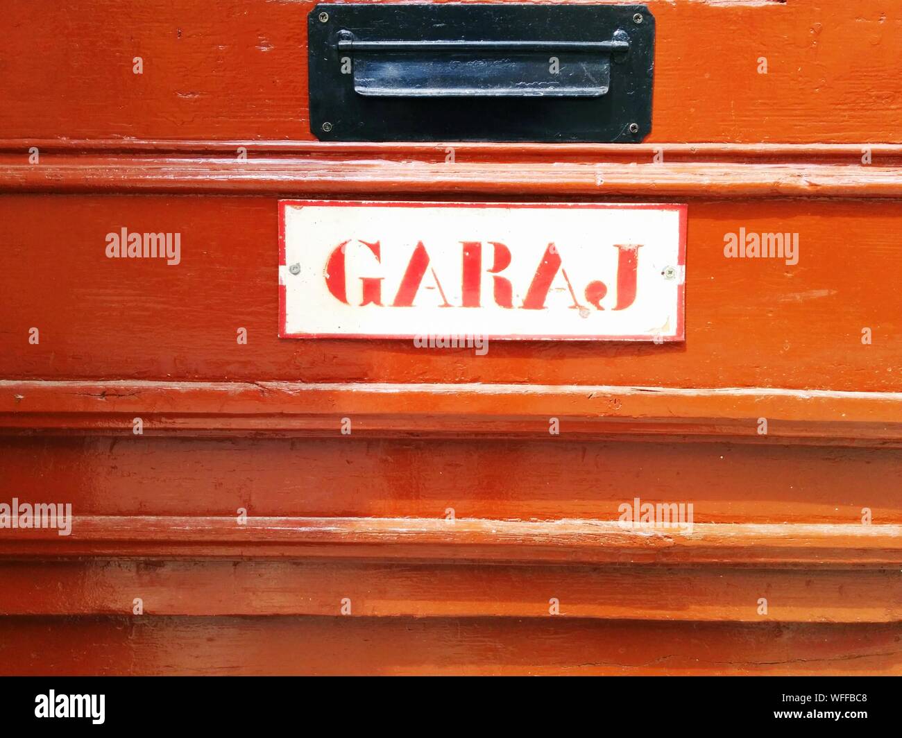 Garage closed sign hi-res stock photography and images - Alamy