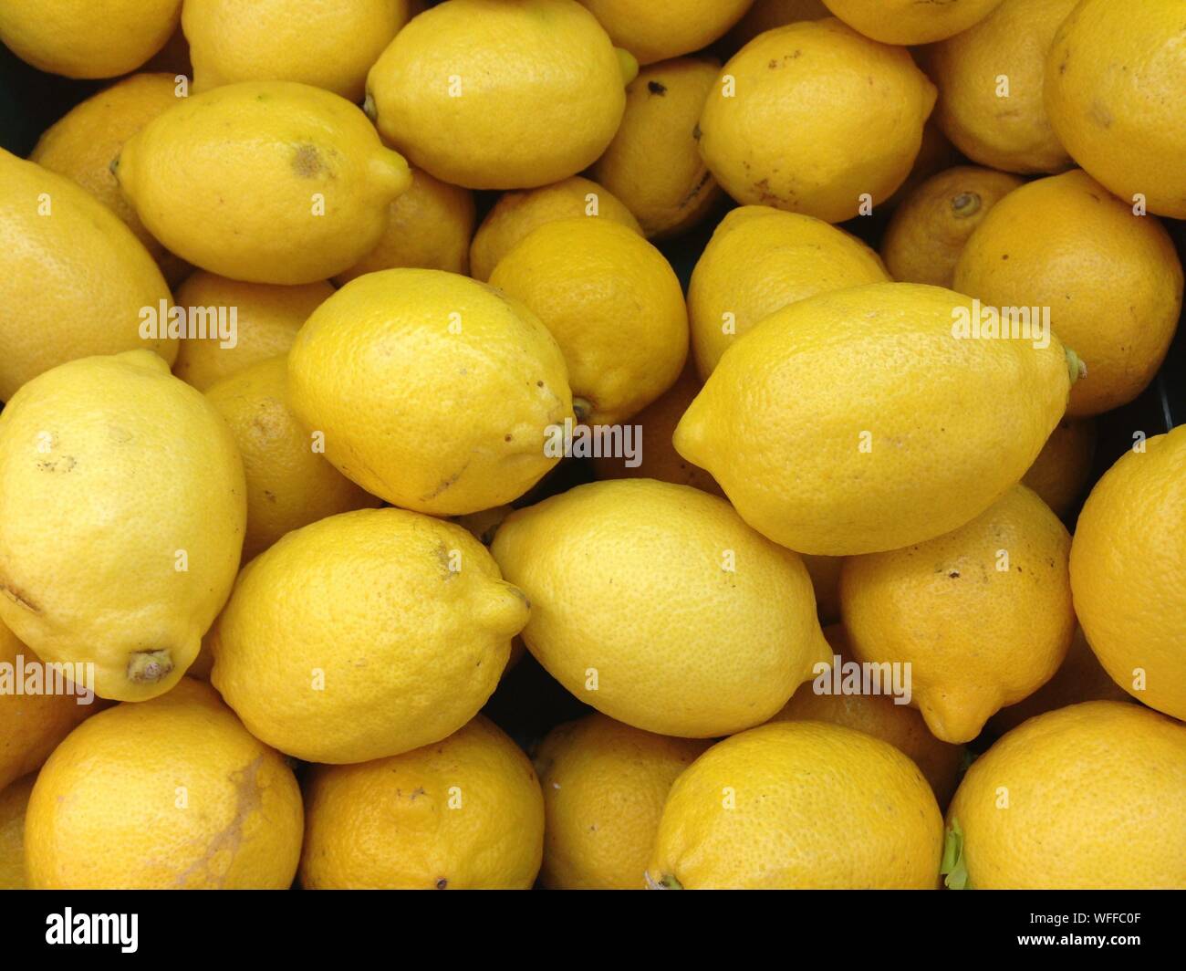 Lemons market stall hi-res stock photography and images - Alamy