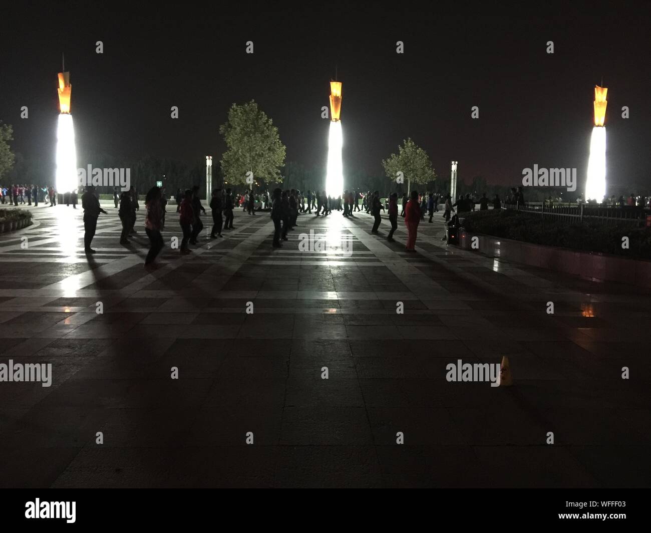 Dancing women night hi-res stock photography and images - Alamy
