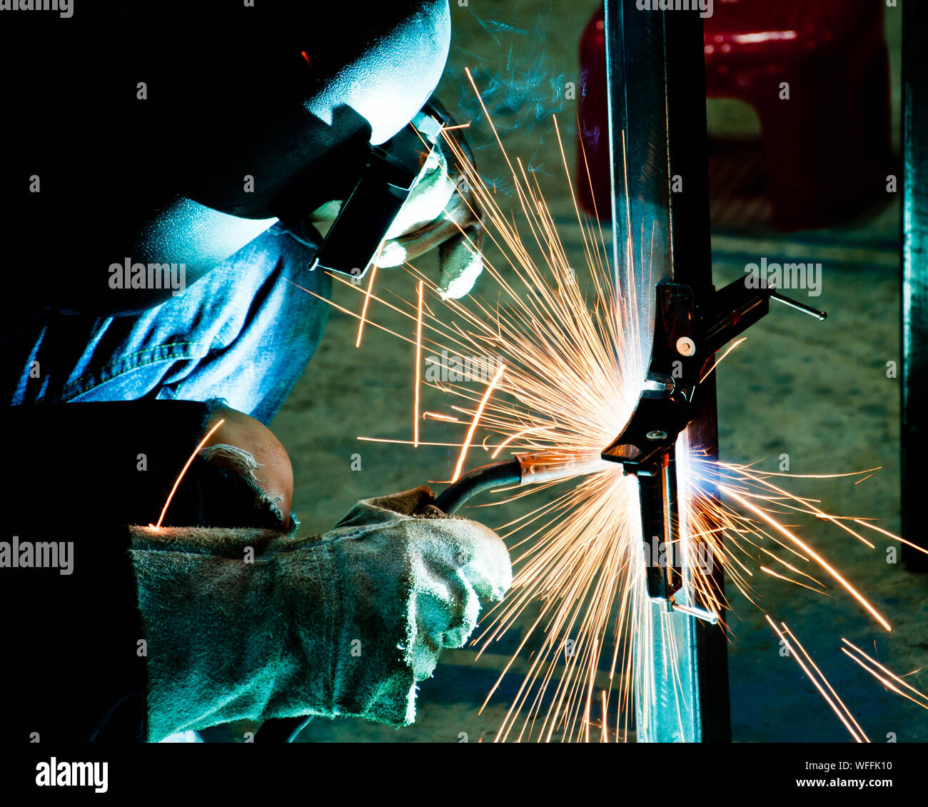 Person welding welding hi-res stock photography and images - Alamy