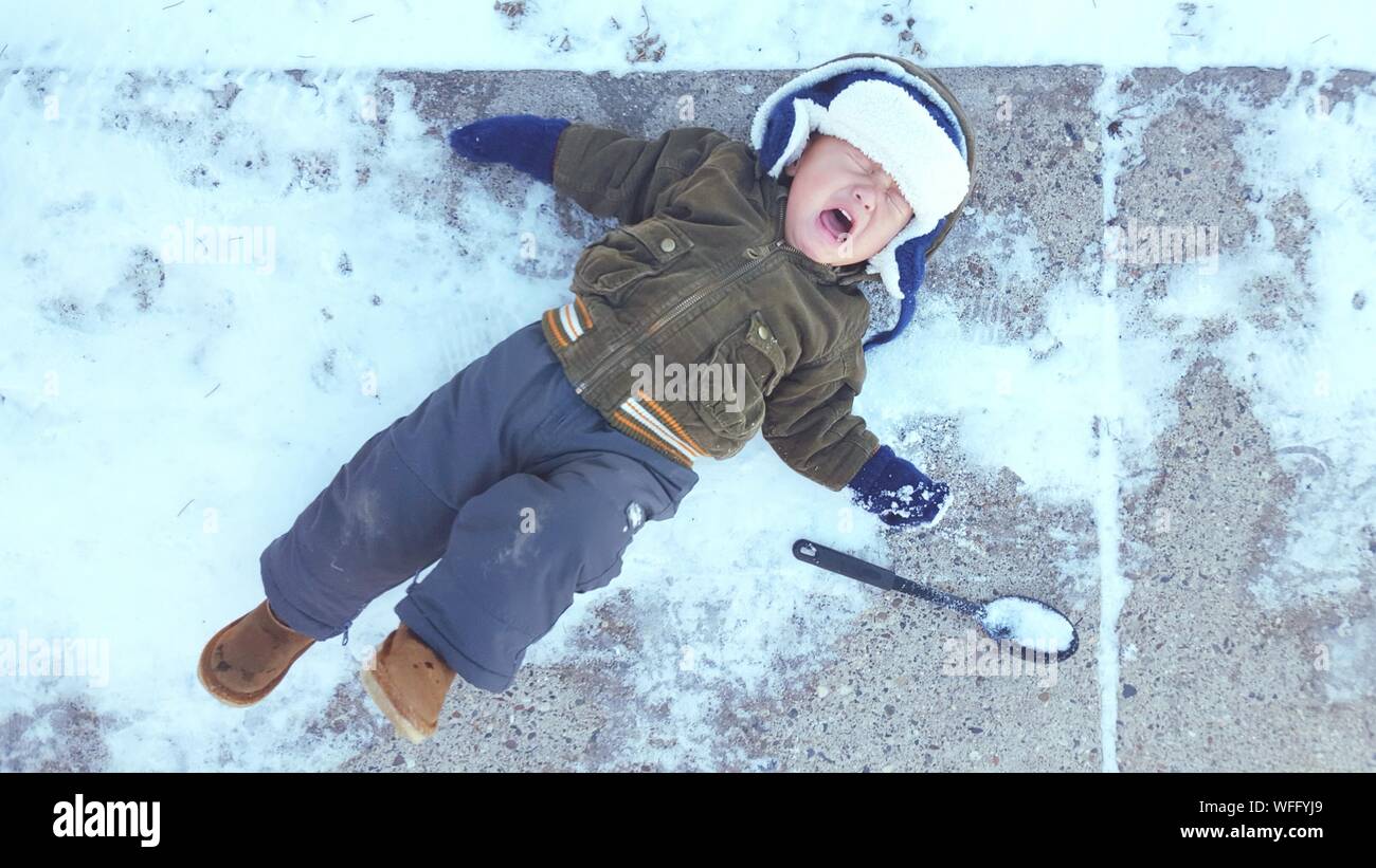 One back view crying hi-res stock photography and images - Alamy